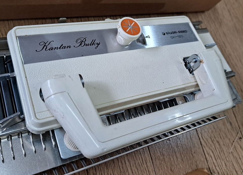 Silver Reed SK120 bulky knitting machine – Knitting Machine Encyclopedia